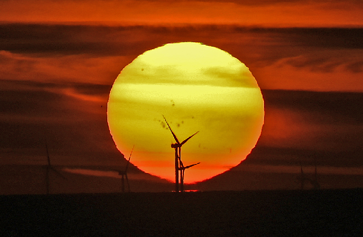 SPACEWEATHER: Sunspots at Sunset and First Cannibal CME Arrival ...