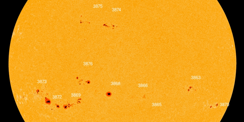 SPACEWEATHER: Comet Falling Into the Sun, CME Auroras, and the Sun ...